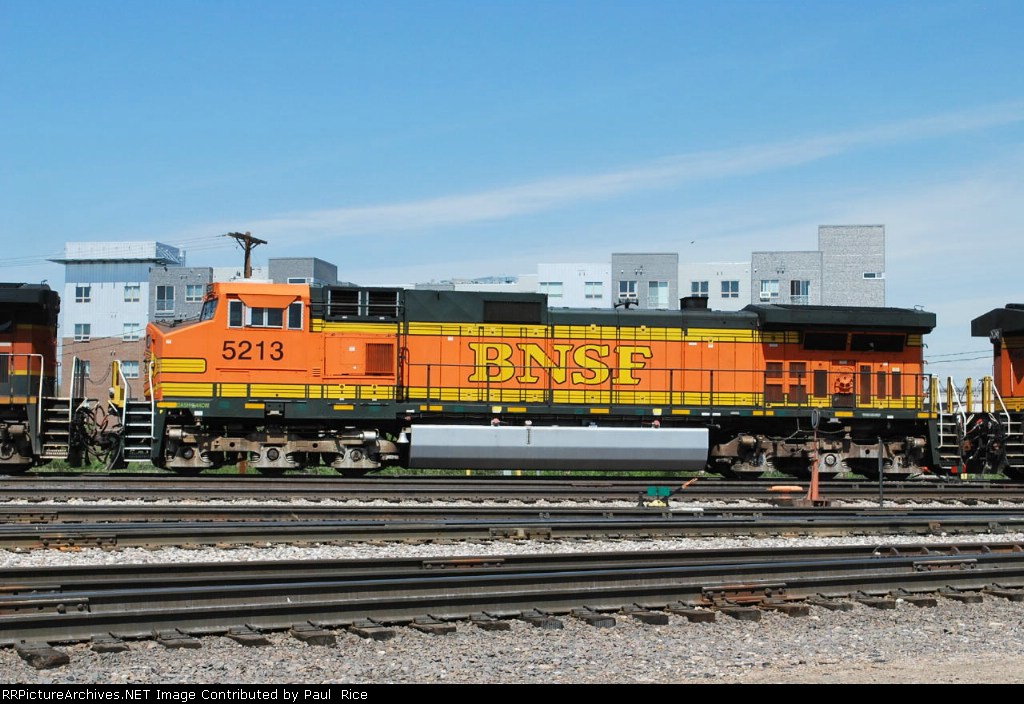 BNSF 5213